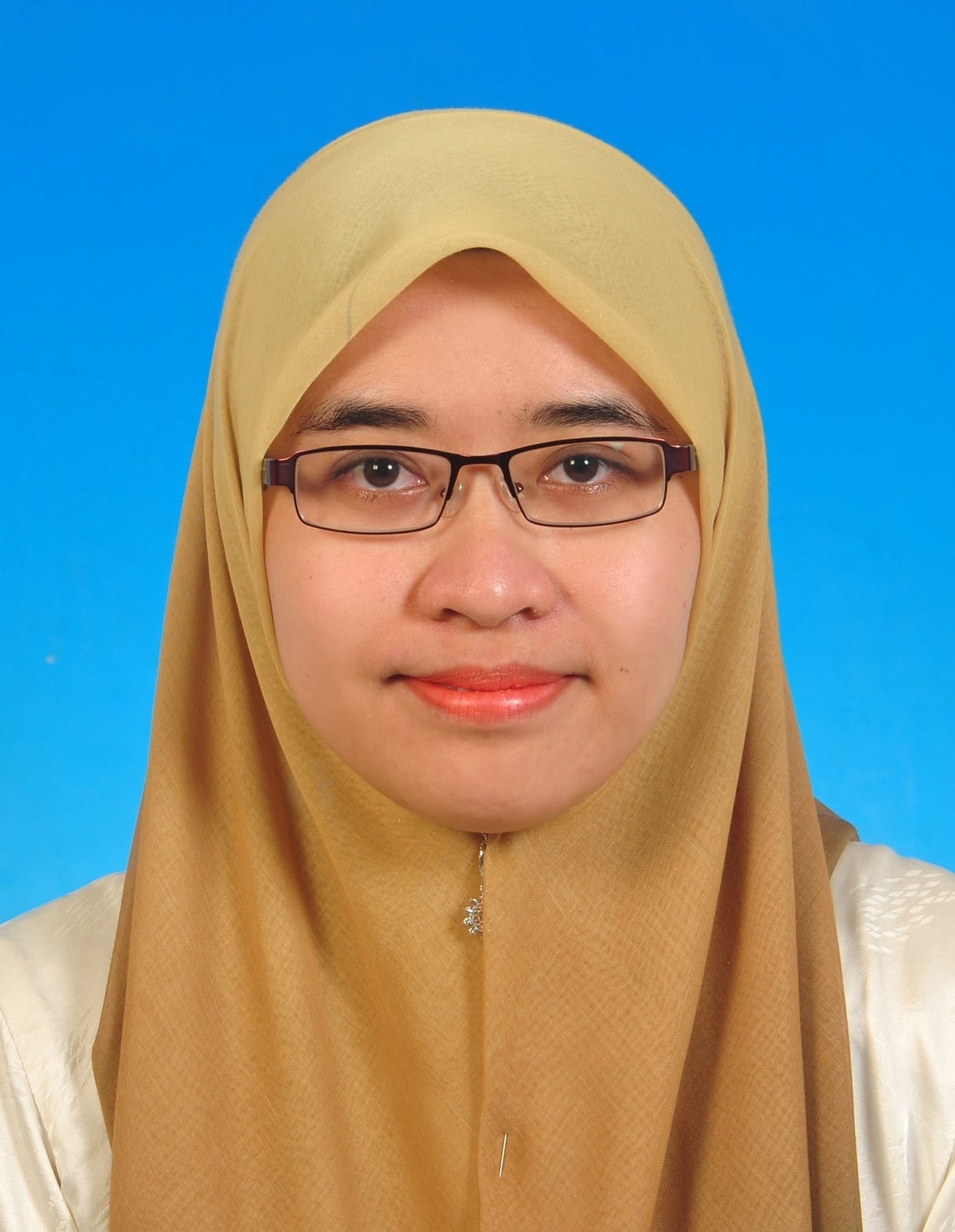 CURRICULUM VITAE PUAN FARHANA BINTI RADUAN